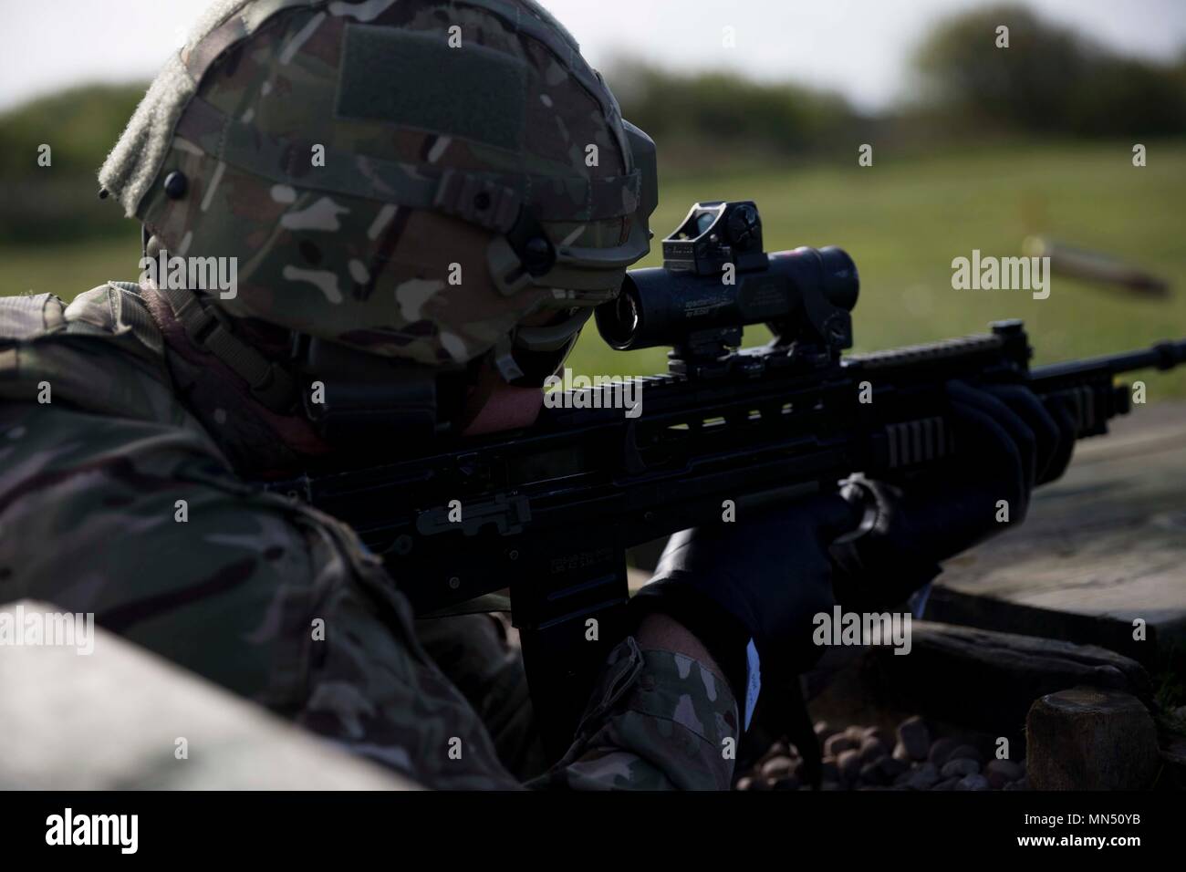 Sa80 a2 rifle hi-res stock photography and images - Alamy