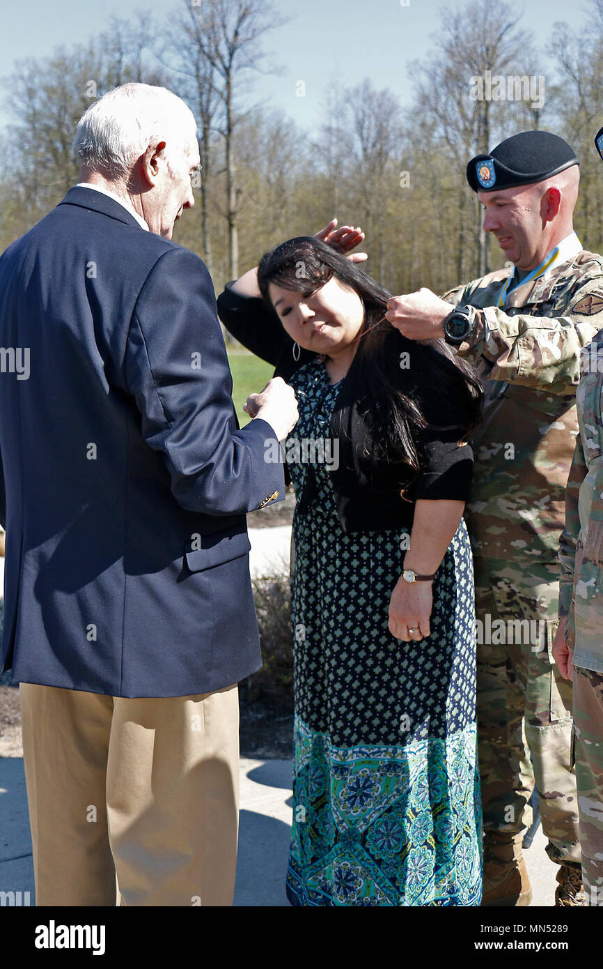 Col. (R) Mike Plummer (left), the Man of the Mountain and the first ...