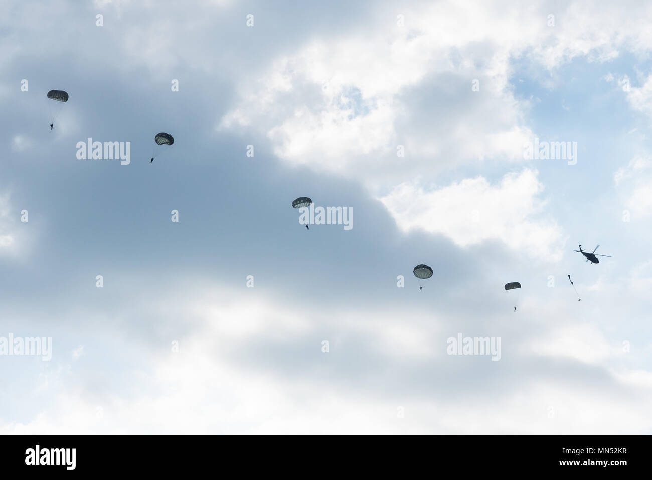 Paratroopers with the 5th Ranger Training Battalion (5th RTB), Camp ...