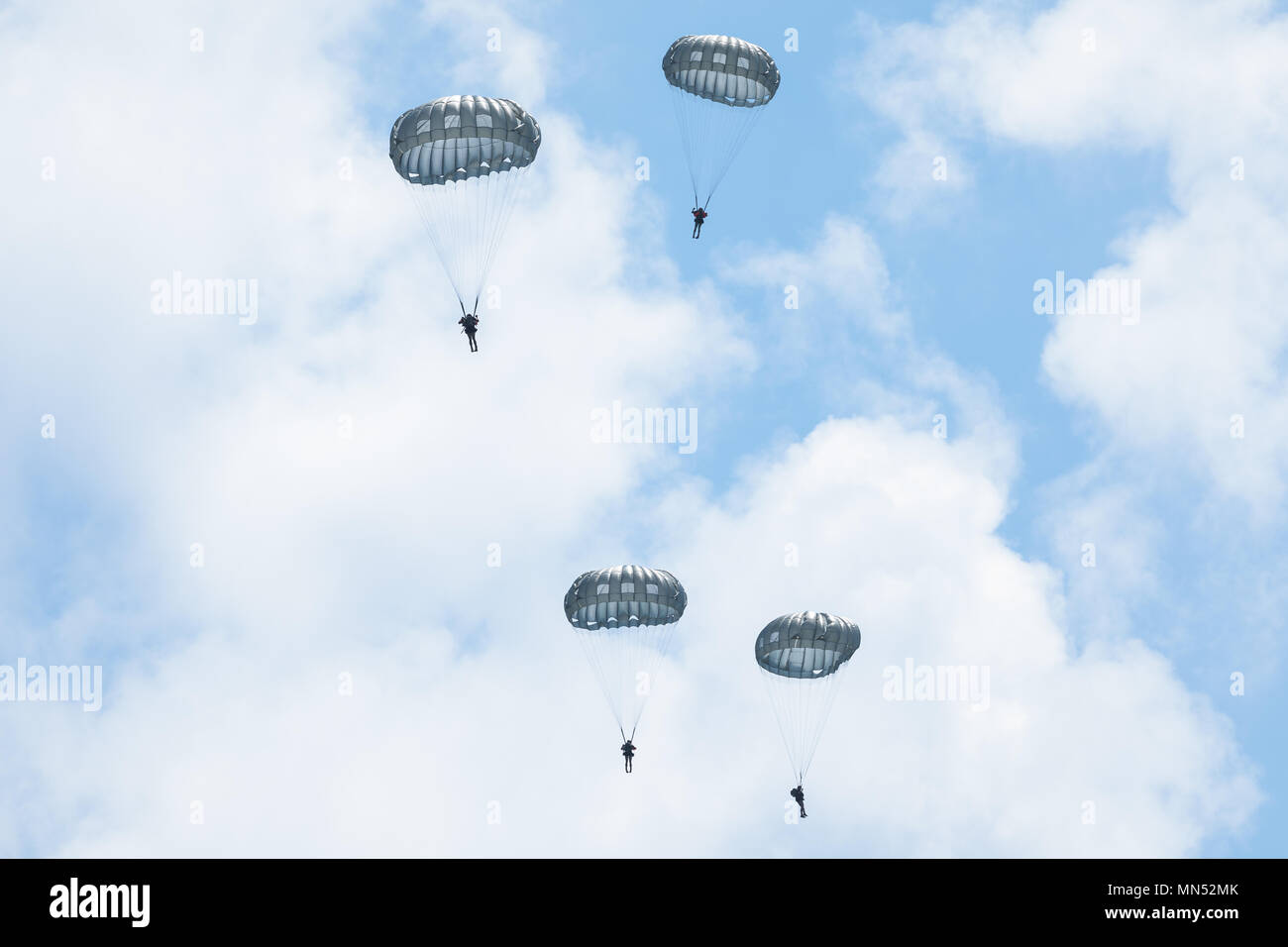 Paratroopers with the 5th Ranger Training Battalion (5th RTB), Camp ...
