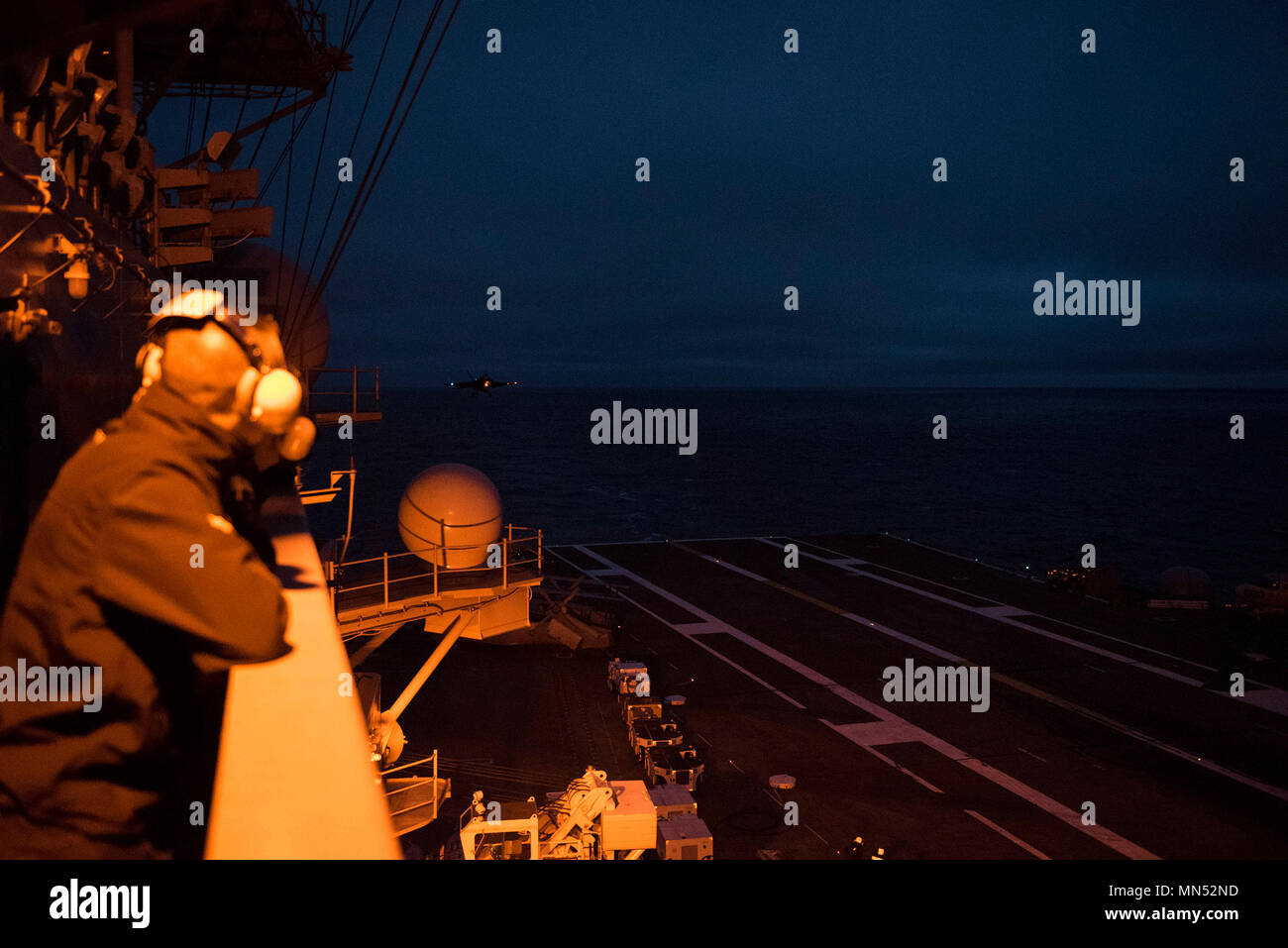 Night flight ooperations hi-res stock photography and images - Alamy