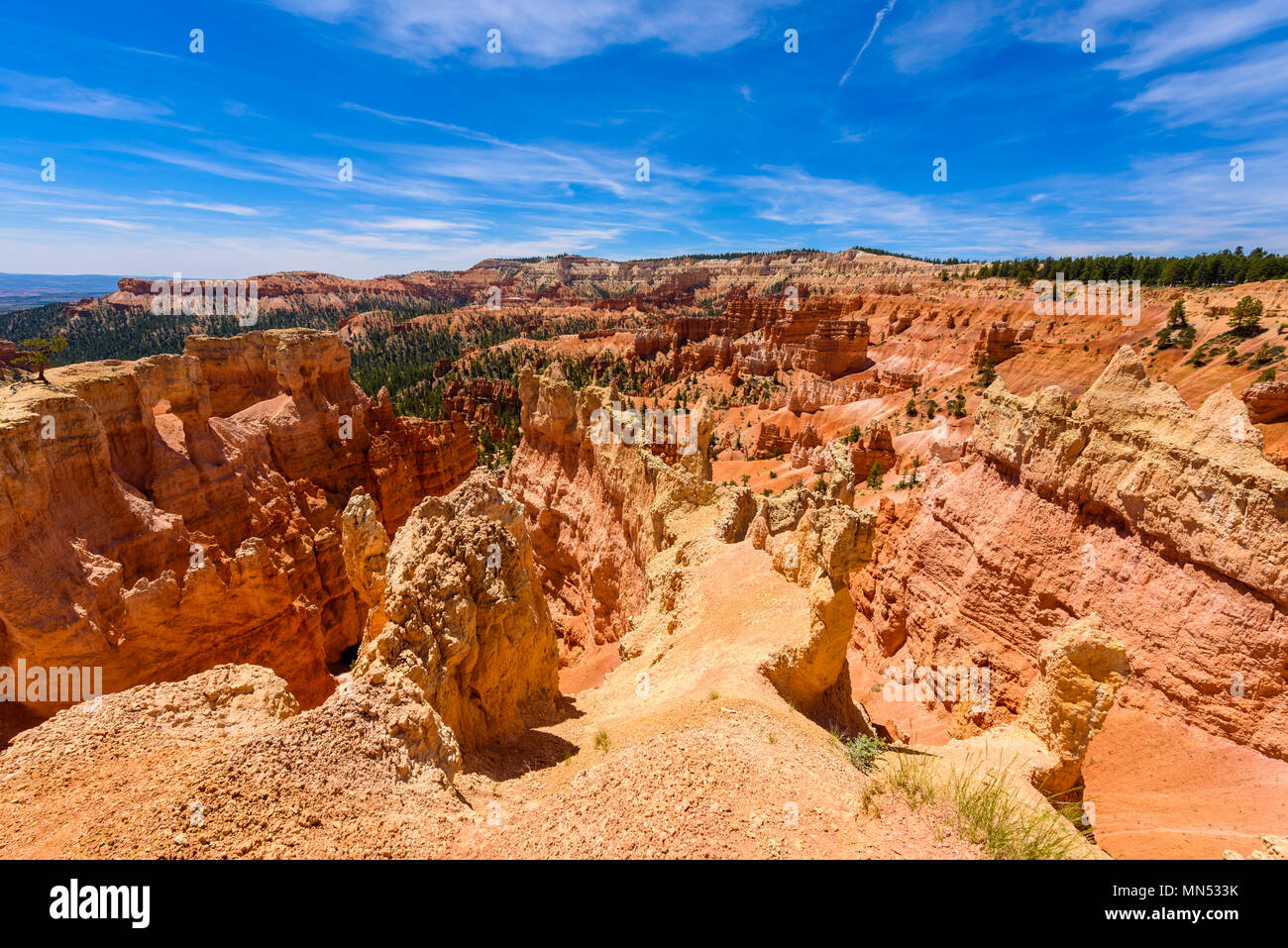 Beautiful view of Bryce Canyon at Sunrise Point, Bryce Canyon National ...