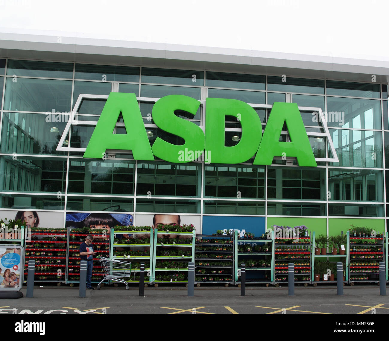 Drive thru lines hi-res stock photography and images - Alamy