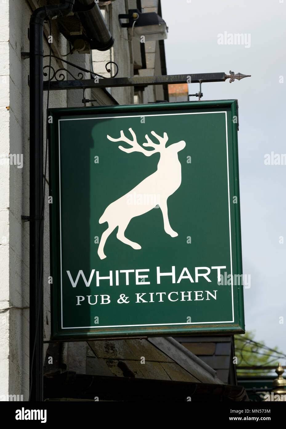 The white hart pub hi-res stock photography and images - Alamy
