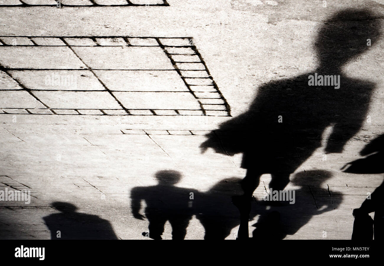 Shadow people street crowd hi-res stock photography and images - Alamy