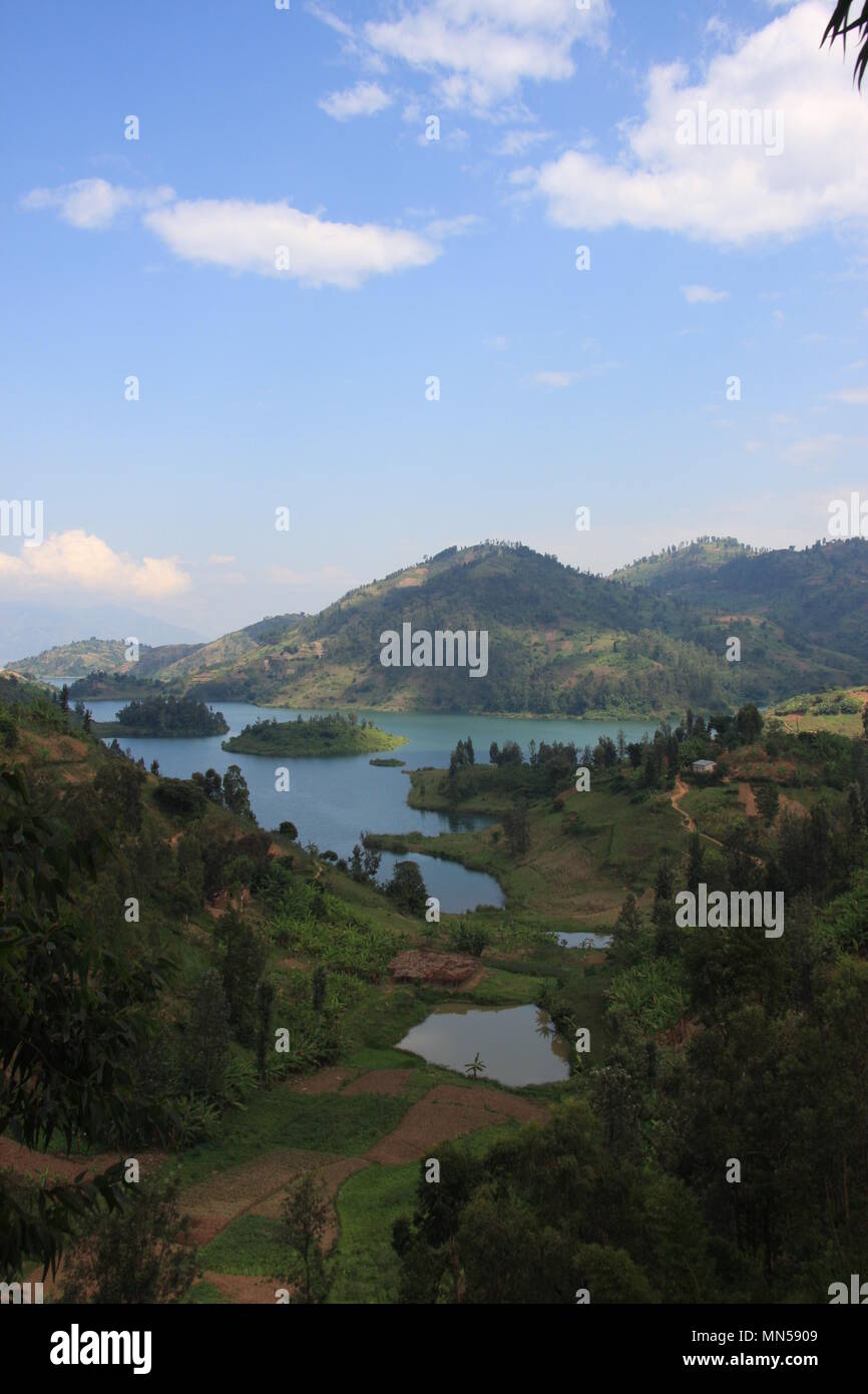 Virunga mountains volcano rwanda hi-res stock photography and images ...