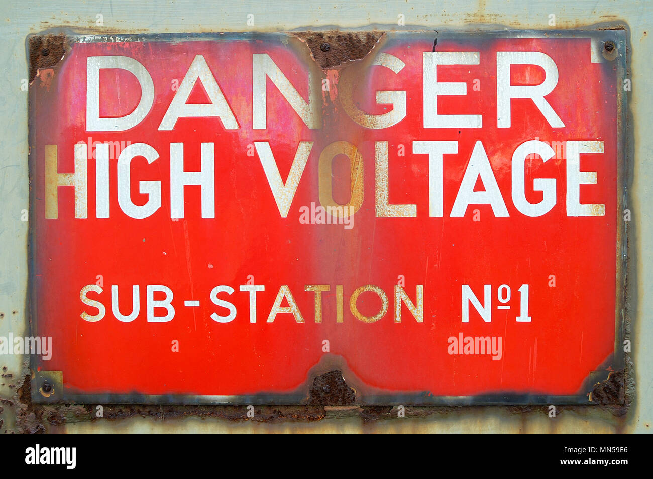 Live wire danger sign hi-res stock photography and images - Alamy