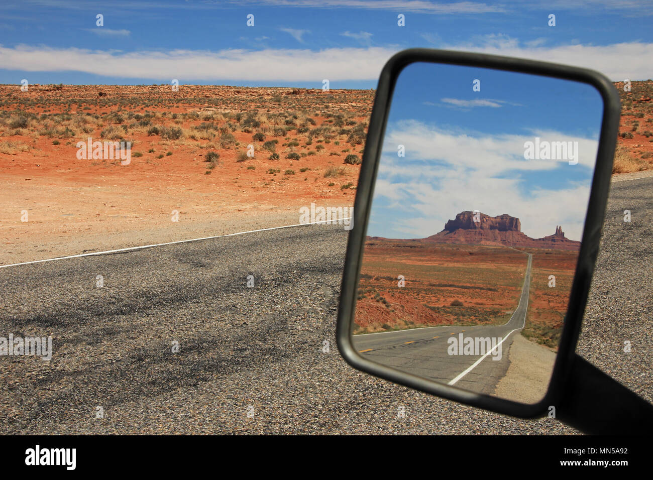 Car road usa rearview hi-res stock photography and images - Alamy