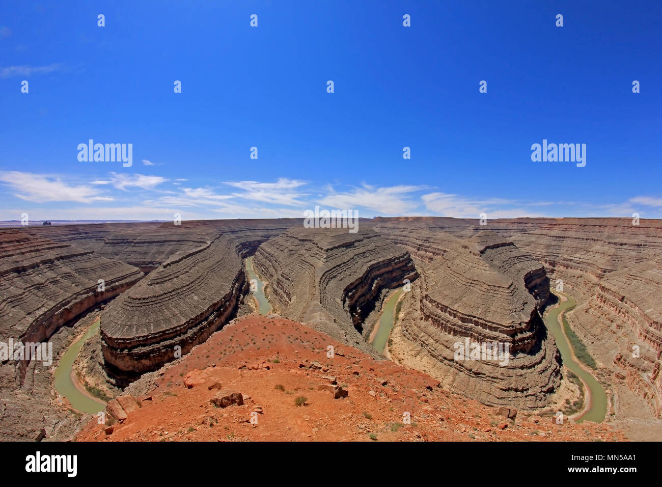 View from Goosenecks State Park to the San Juan River canyon meander ...