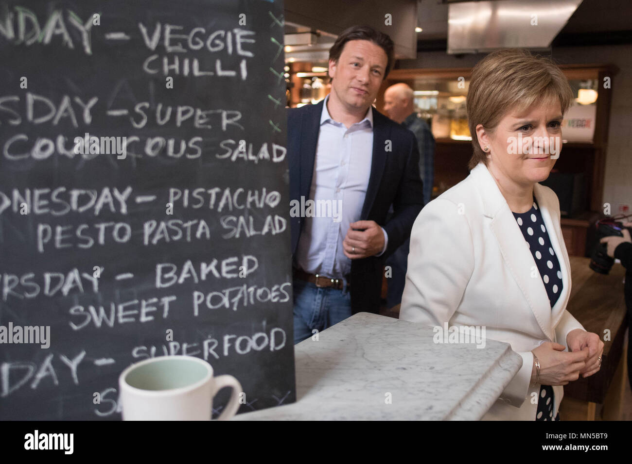 Jamie oliver meets hi-res stock photography and images - Alamy