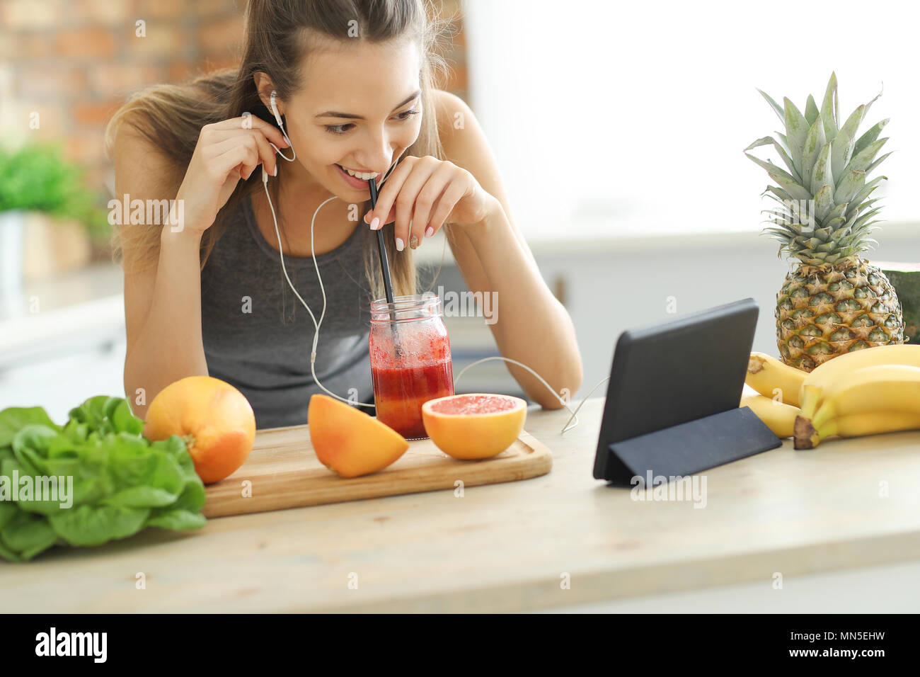 Food vlogger in the kitchen Stock Photo - Alamy