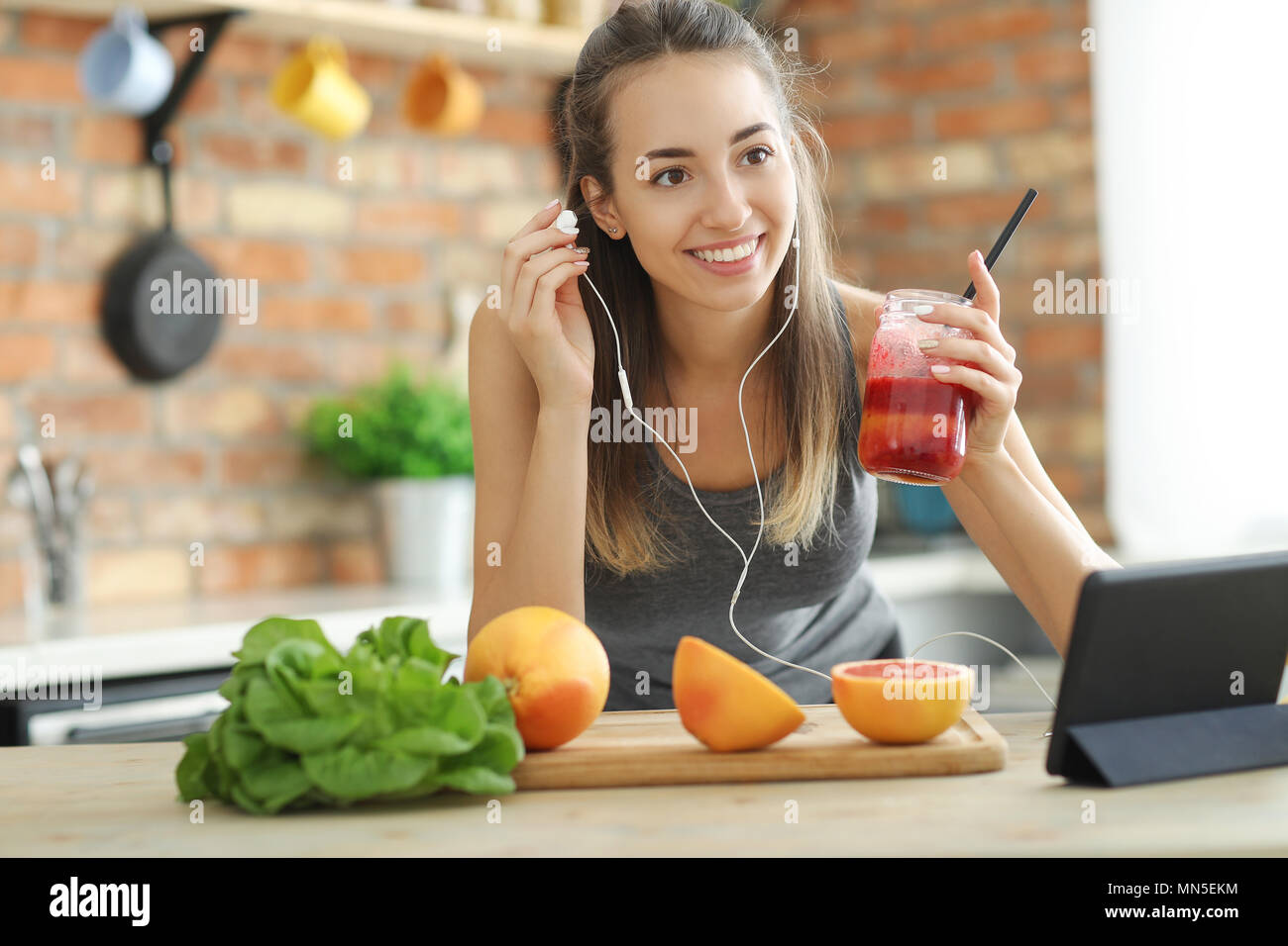 Food vlogger in the kitchen Stock Photo - Alamy