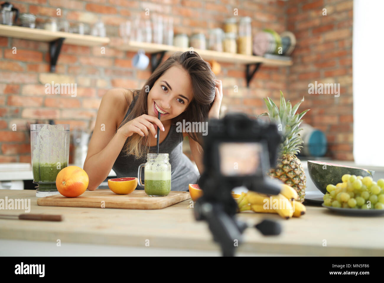 Food vlogger hi-res stock photography and images - Alamy
