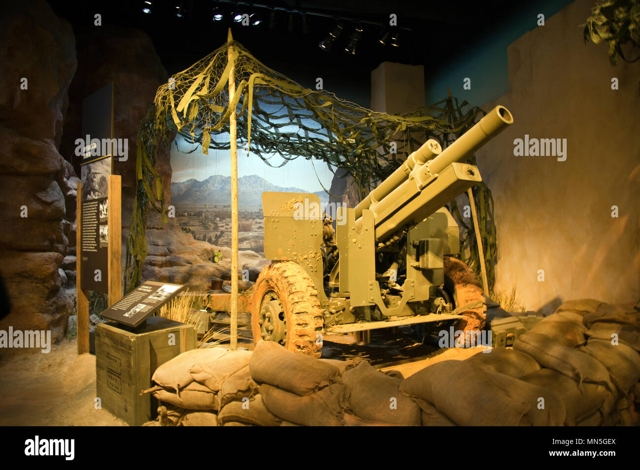 Howitzer gun hi-res stock photography and images - Alamy