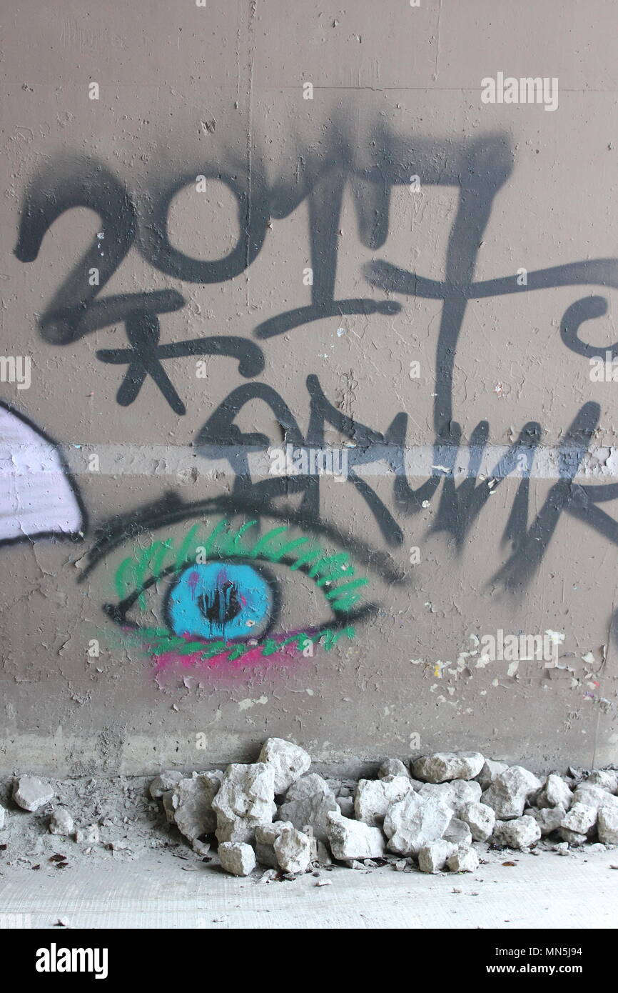 Eyeball graffiti hi-res stock photography and images - Alamy