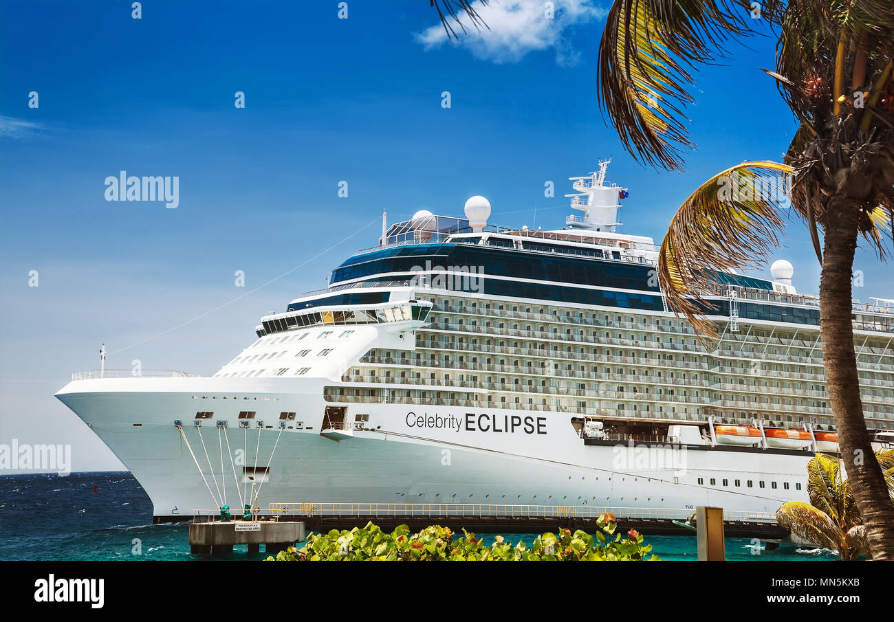 Cruise Ship in port Stock Photo - Alamy