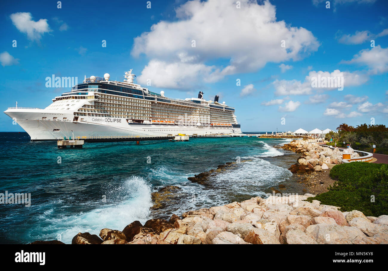 Cruise Ship in port Stock Photo - Alamy