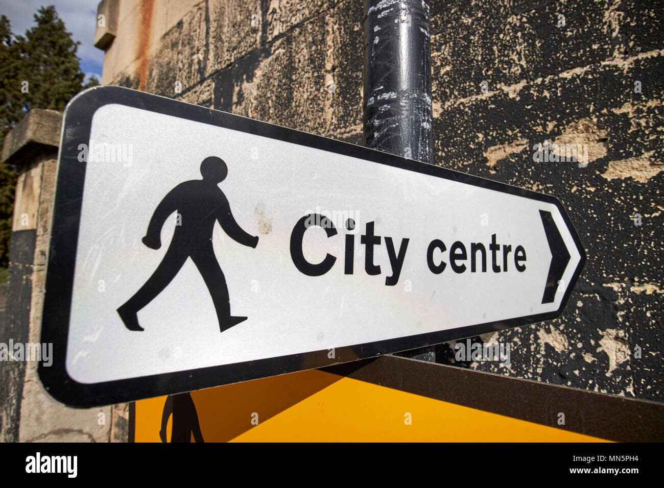 Sign for pedestrian direction hi-res stock photography and images - Alamy