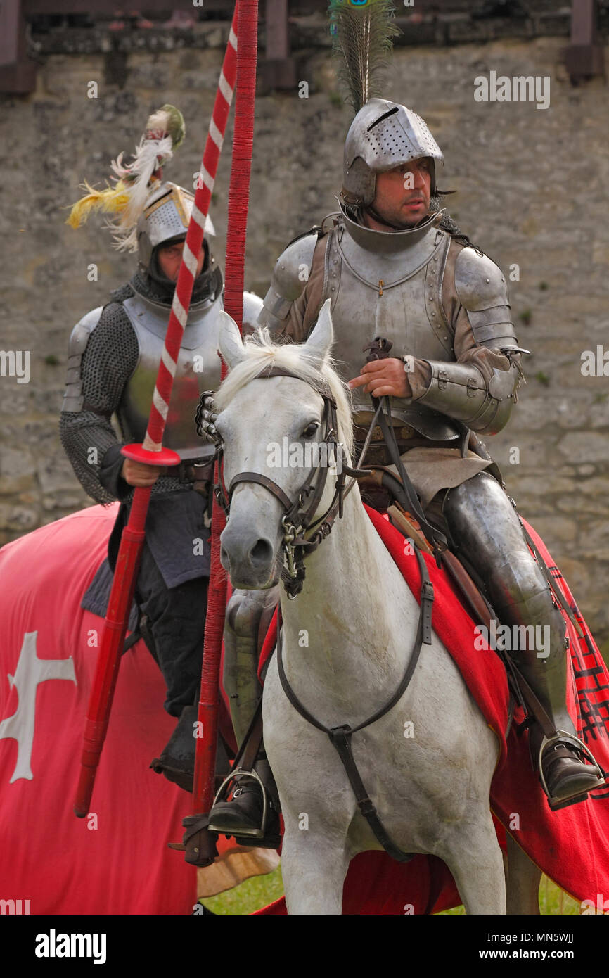 Medieval knights cavalry hi-res stock photography and images - Alamy