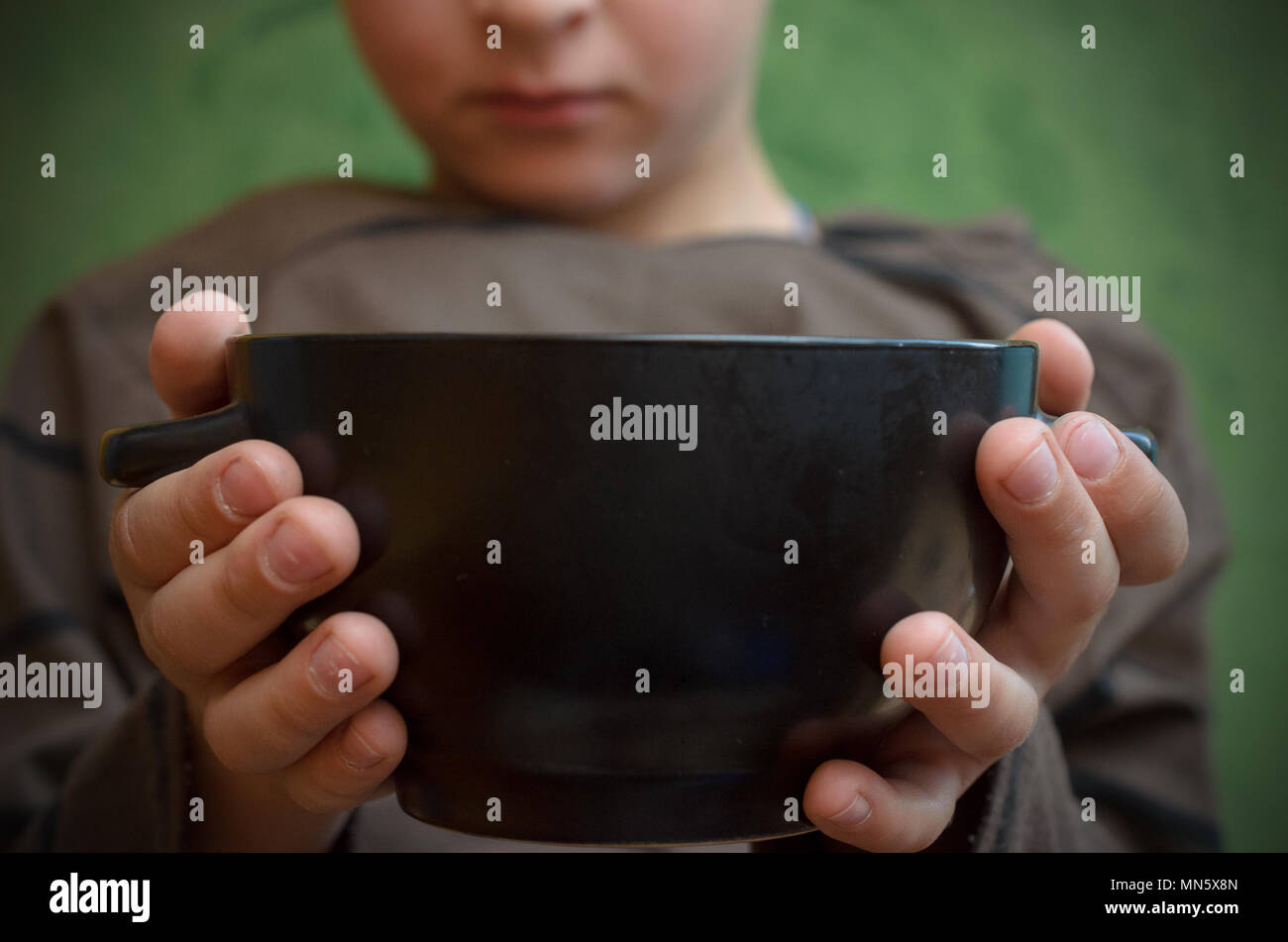 Empty plate poor hi-res stock photography and images - Alamy