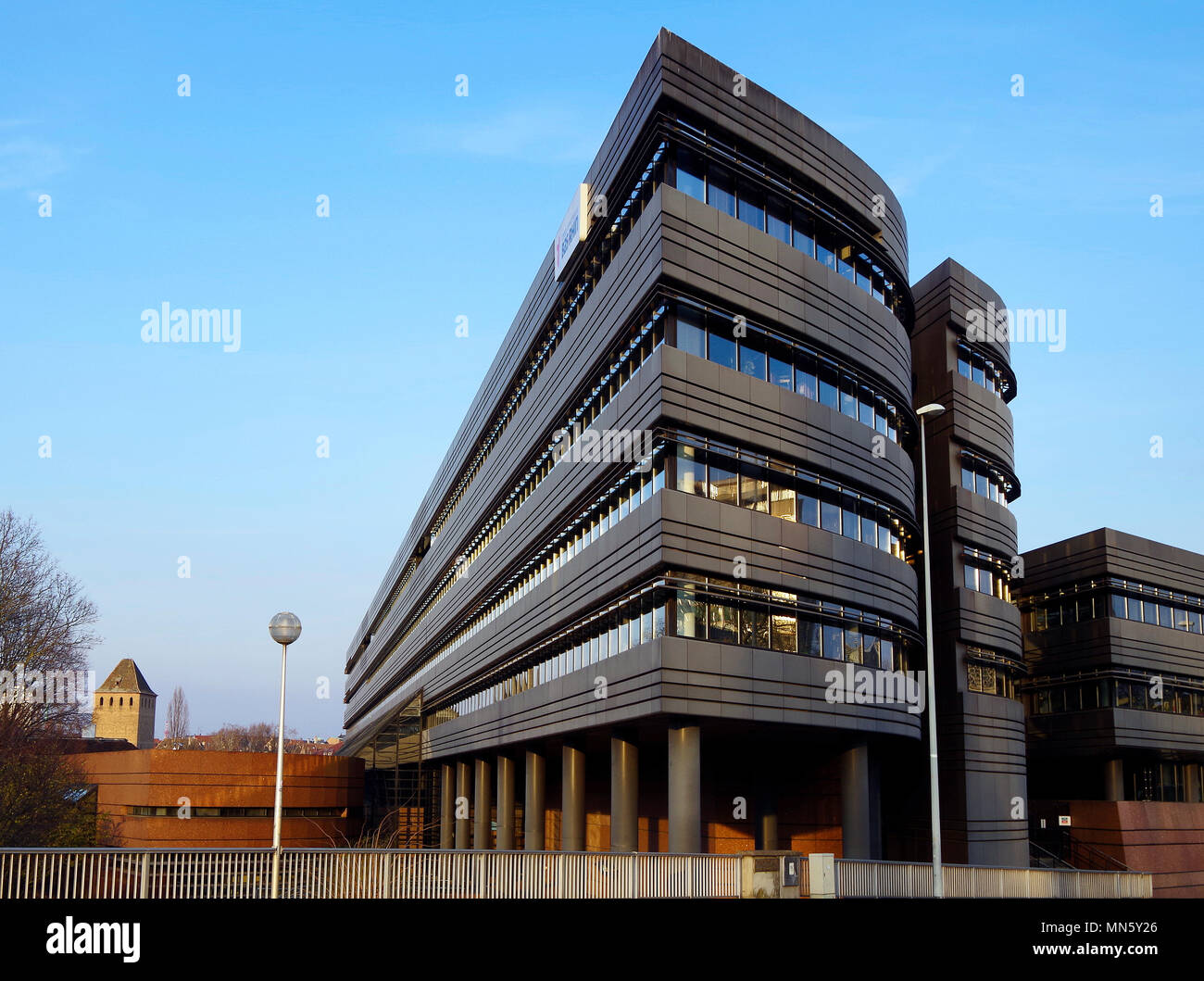 Modern sleek office building hi-res stock photography and images - Alamy