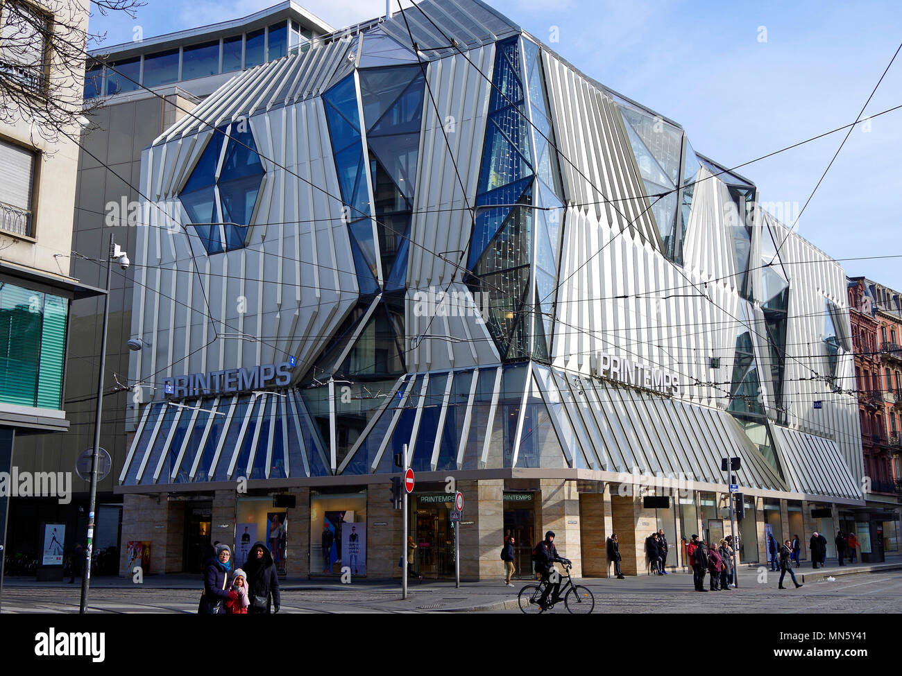 Trapezoidal building hi-res stock photography and images - Alamy