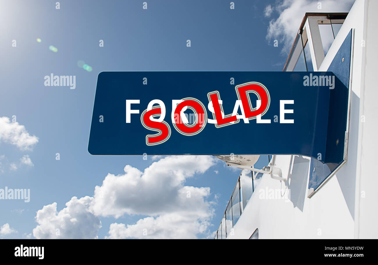 SOLD sign. Real estate concept Stock Photo - Alamy