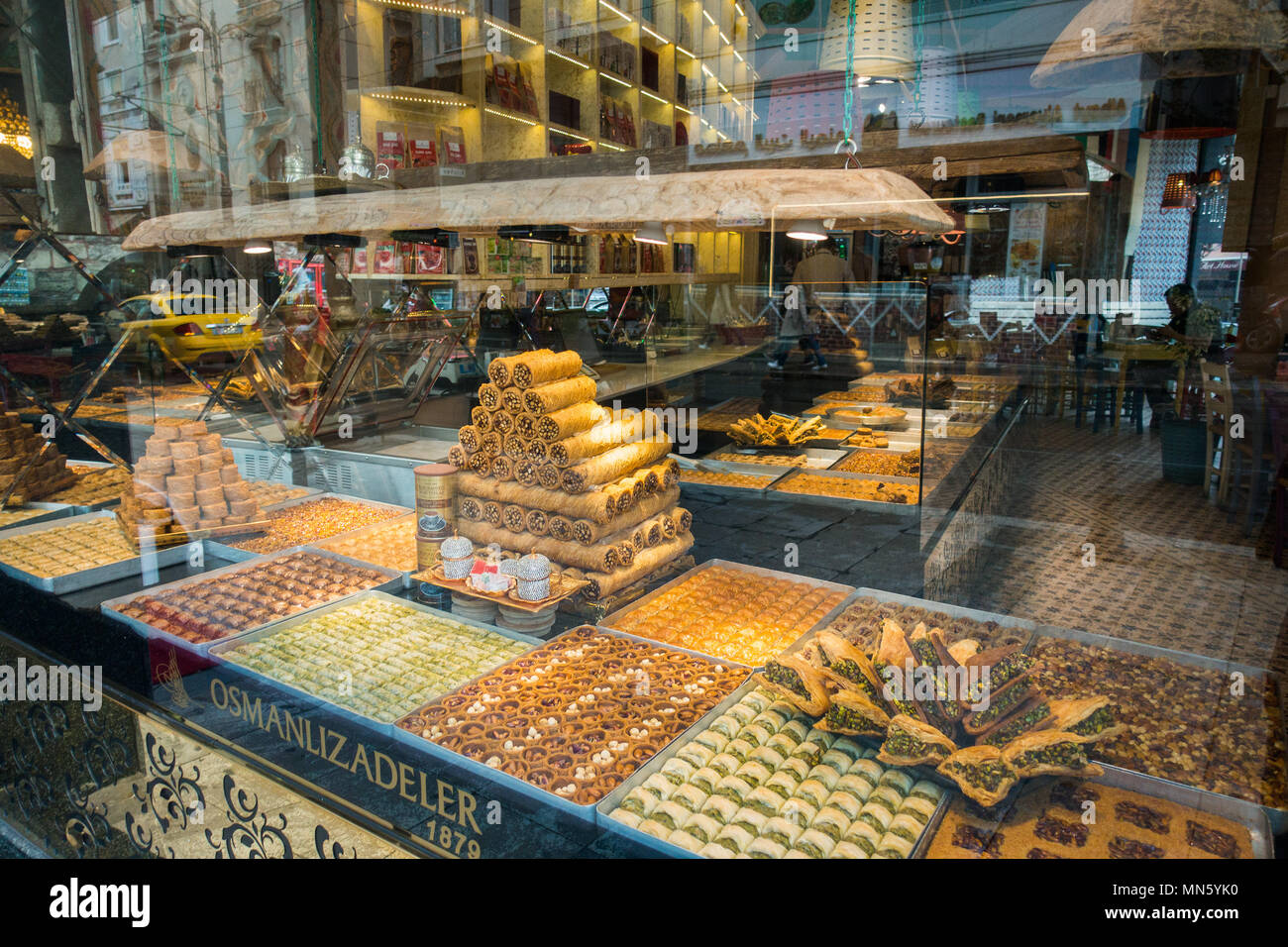 Windiw display hi-res stock photography and images - Alamy