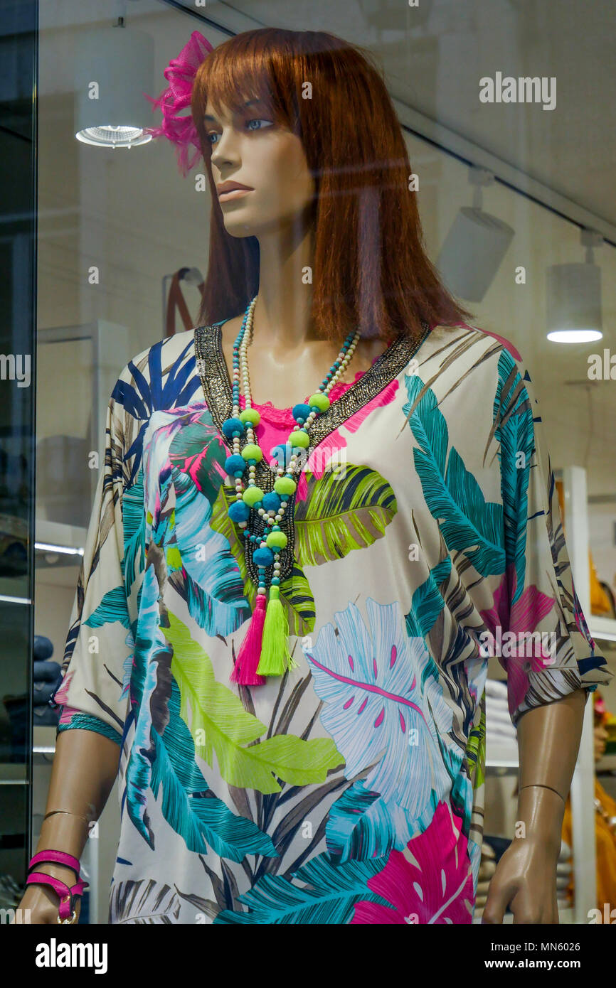 Female mannikin hi-res stock photography and images - Alamy