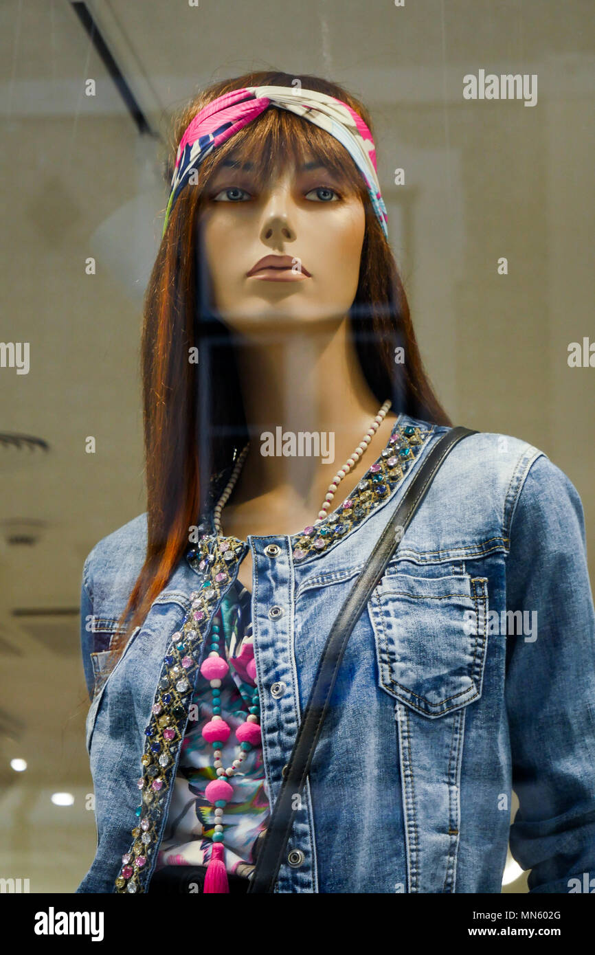 Female mannikin hi-res stock photography and images - Alamy