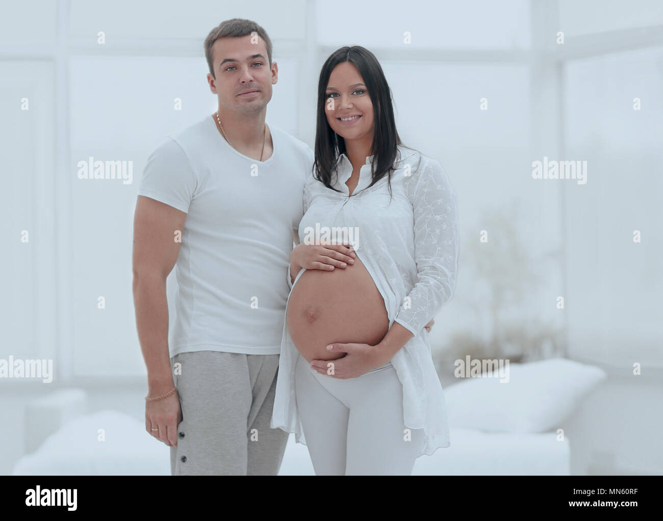 Happy pregnant couple in a new house in a new housing Stock Photo - Alamy