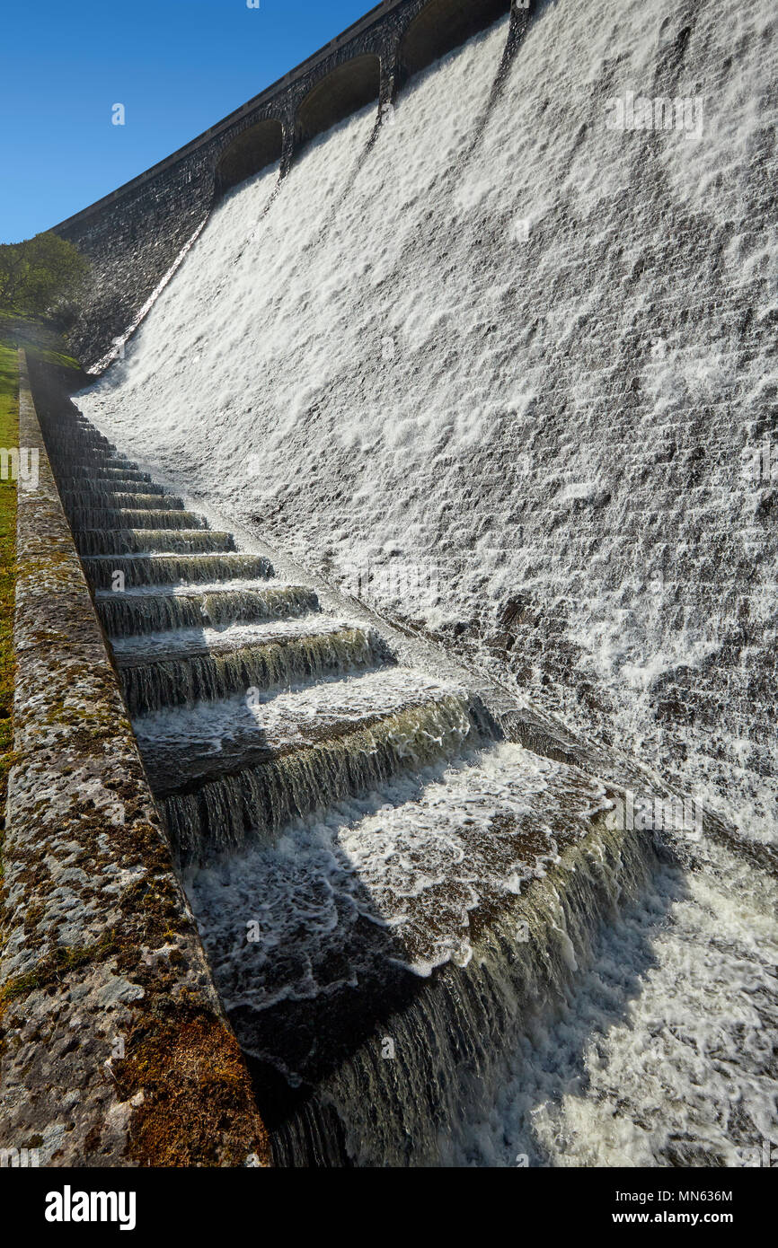 Dam and spillway hi-res stock photography and images - Alamy