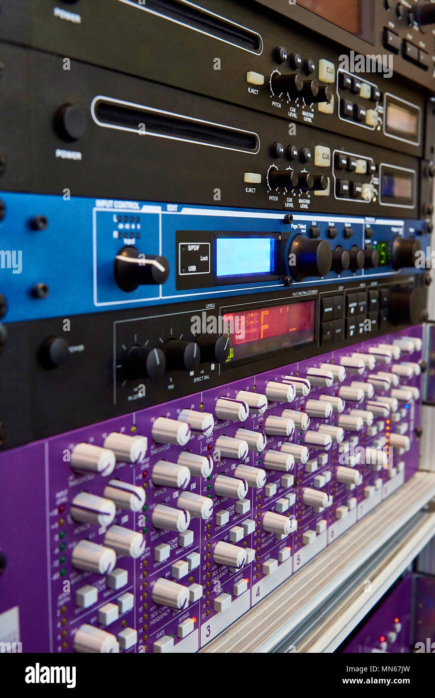 Dj Audio Visual High Resolution Stock Photography and Images - Alamy