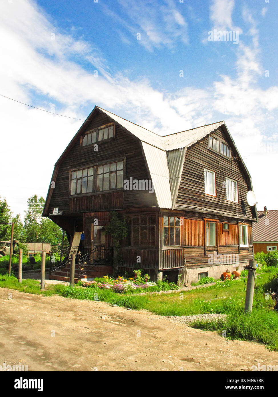 Siberia house hi-res stock photography and images - Alamy