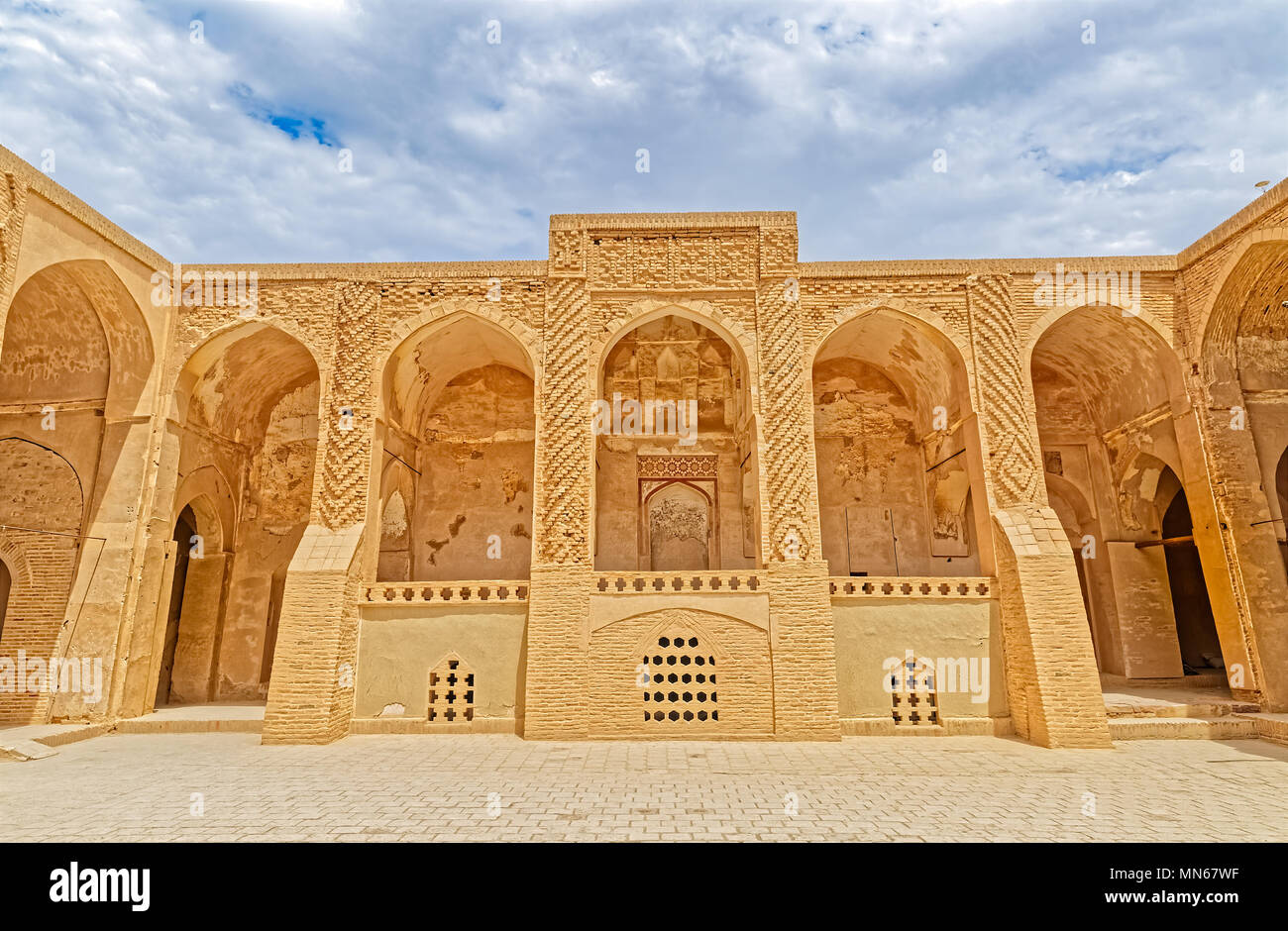 Nain old mosque courtyard Stock Photo - Alamy