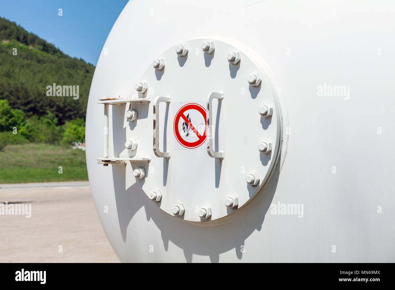 Flammable liquid warning sign hi-res stock photography and images - Alamy