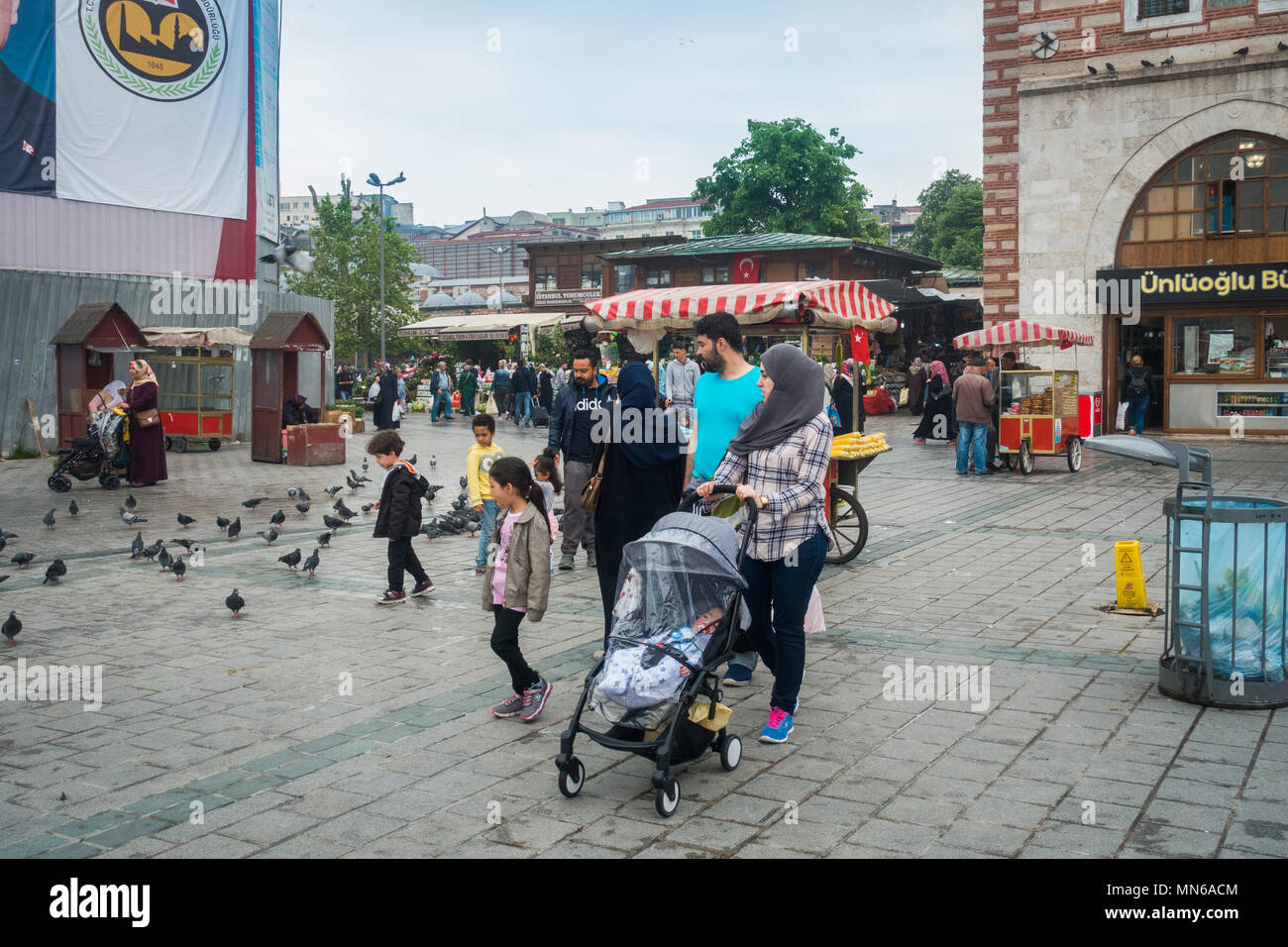 Street in istanbul hi-res stock photography and images - Alamy
