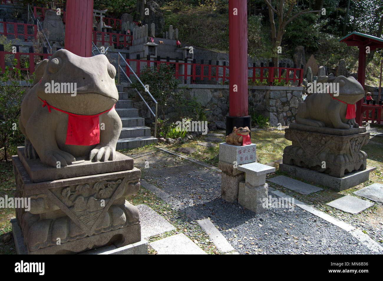 Frog statue (Kaeru) at Fushimi Inari-taisha, Kyoto, Japan Stock Photo ...