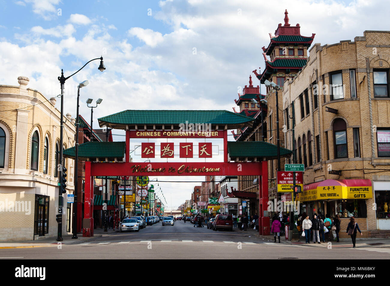 Gate to the Chinatown neighborhood, Chicago, Illinois, USA Stock Photo ...