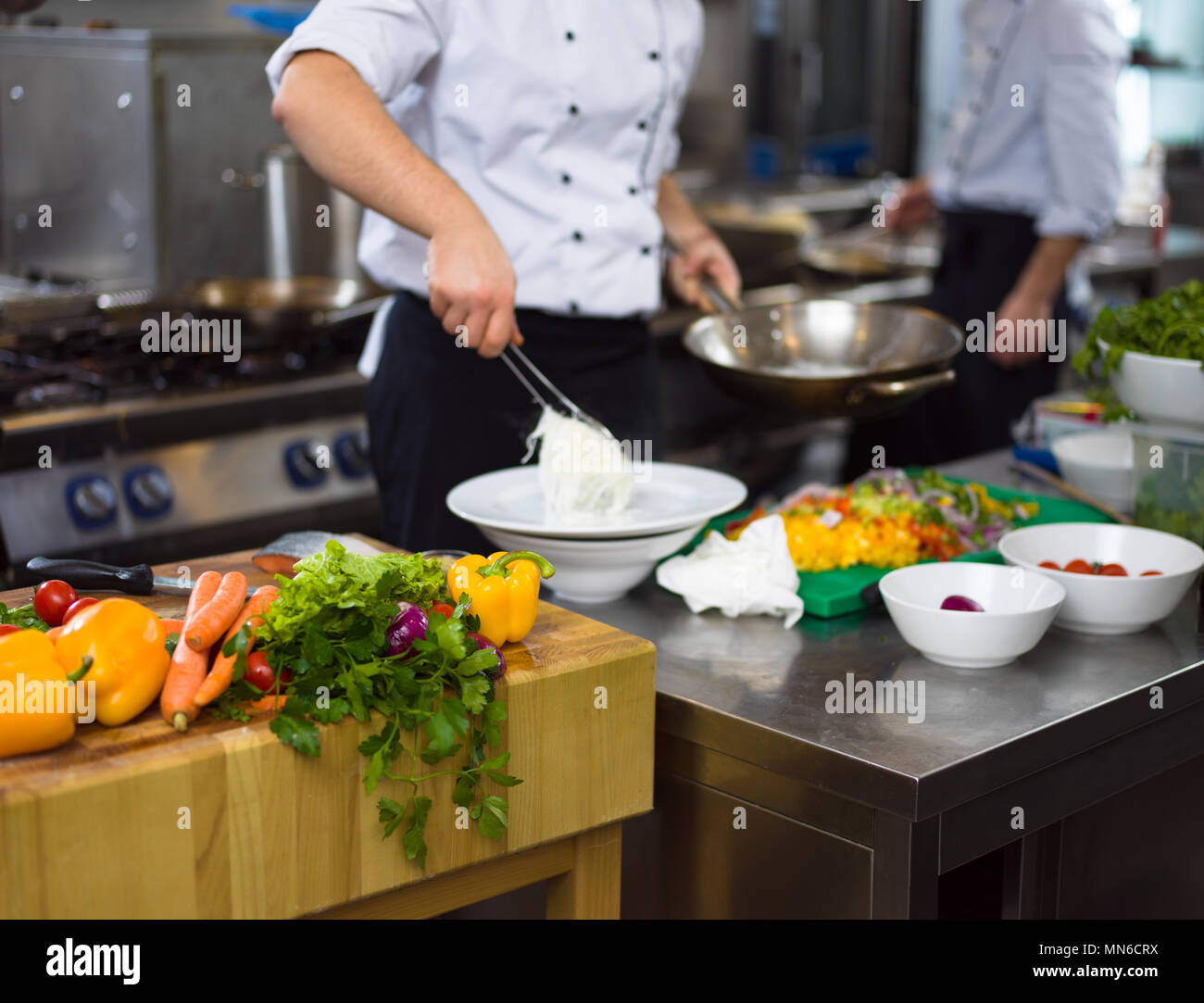 Chef hands serving spaghetti on restaurant kitchen Stock Photo - Alamy