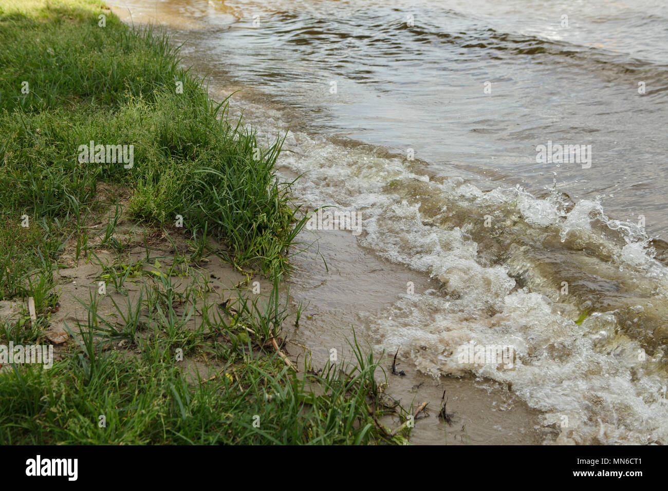 Edge wave hi-res stock photography and images - Alamy