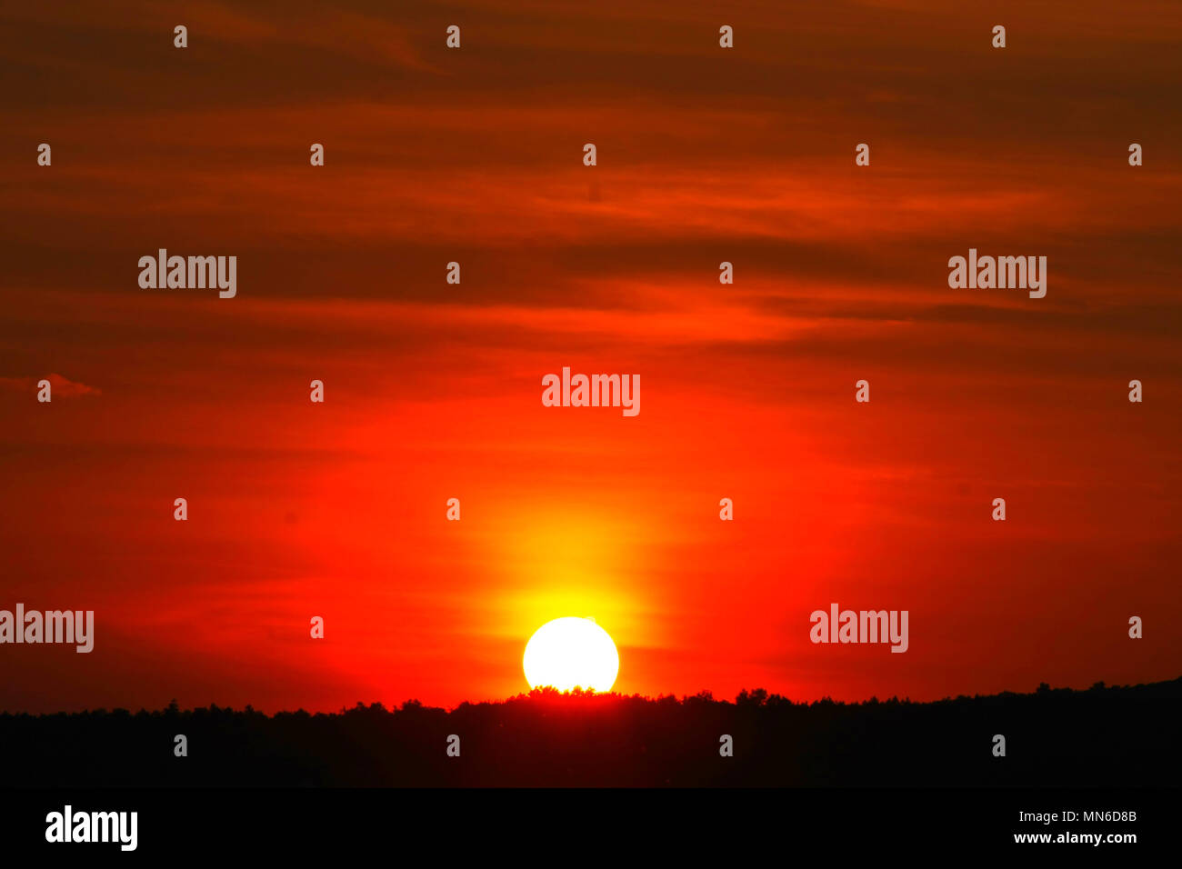 Red sun ball goes down hi-res stock photography and images - Alamy