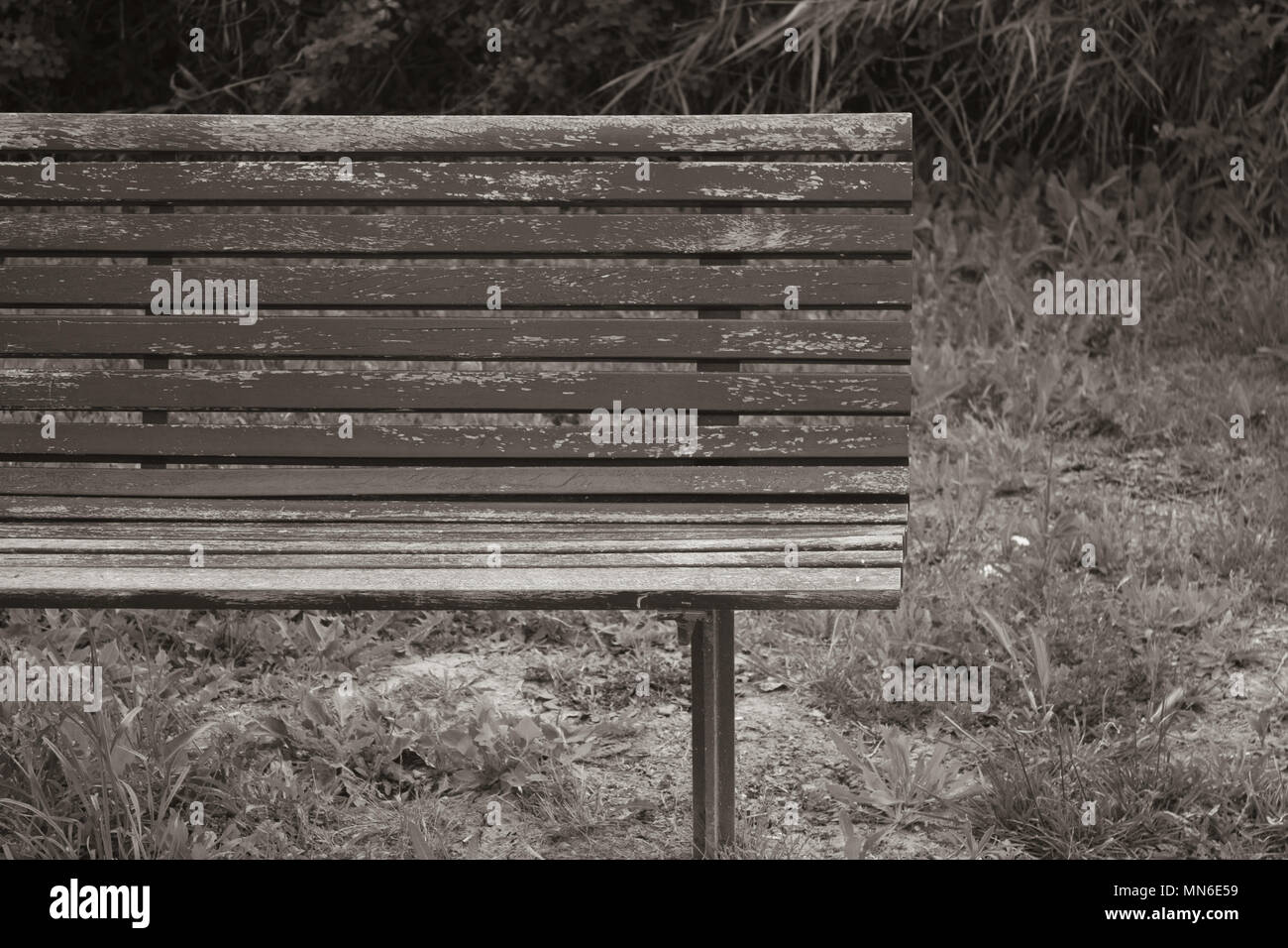 Ruined bench hi-res stock photography and images - Alamy
