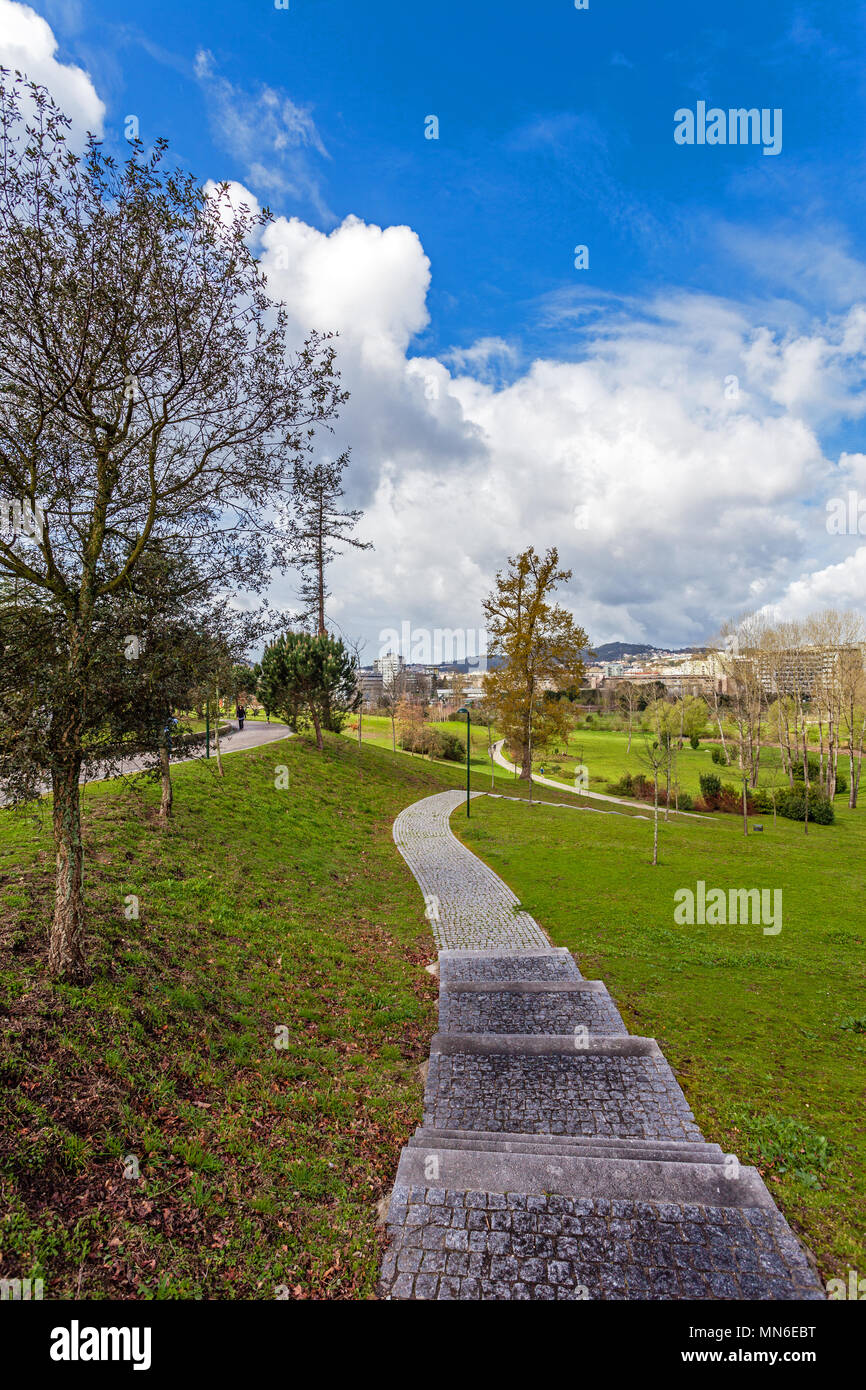 Empty city park hi-res stock photography and images - Alamy