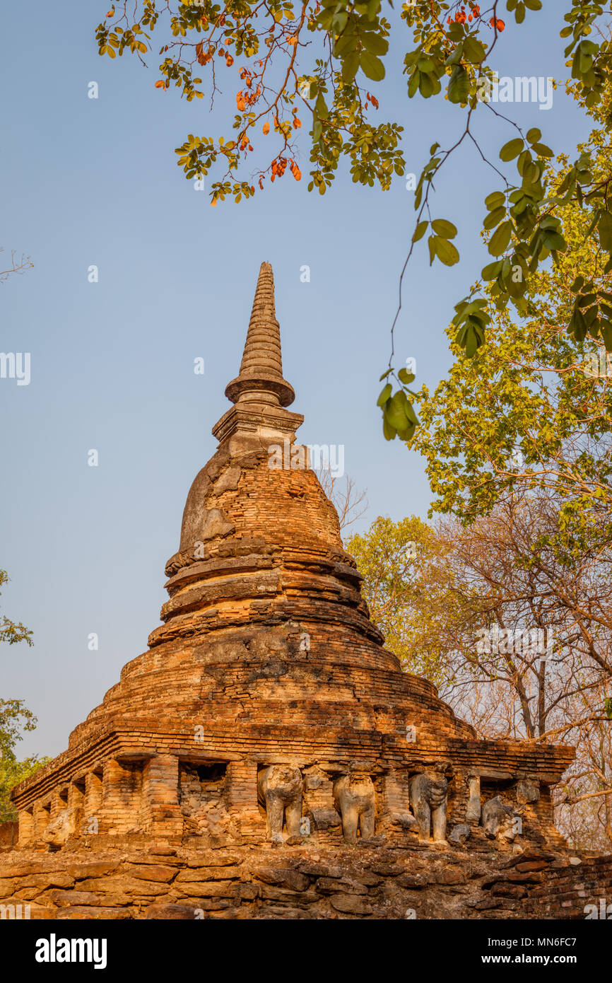 Stupa chedi hi-res stock photography and images - Alamy