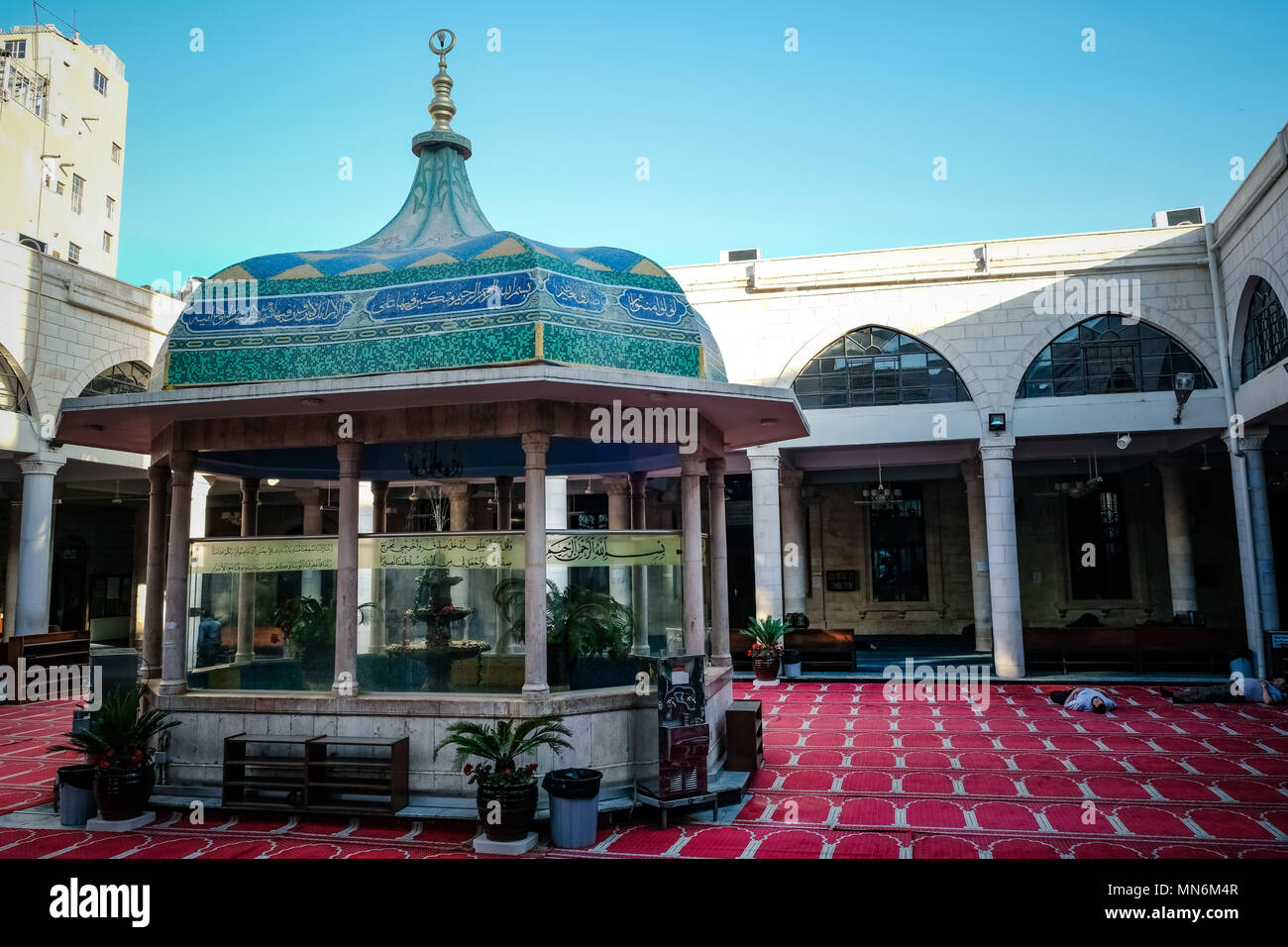Pavilion of the Al Husseiny mosque Stock Photo - Alamy