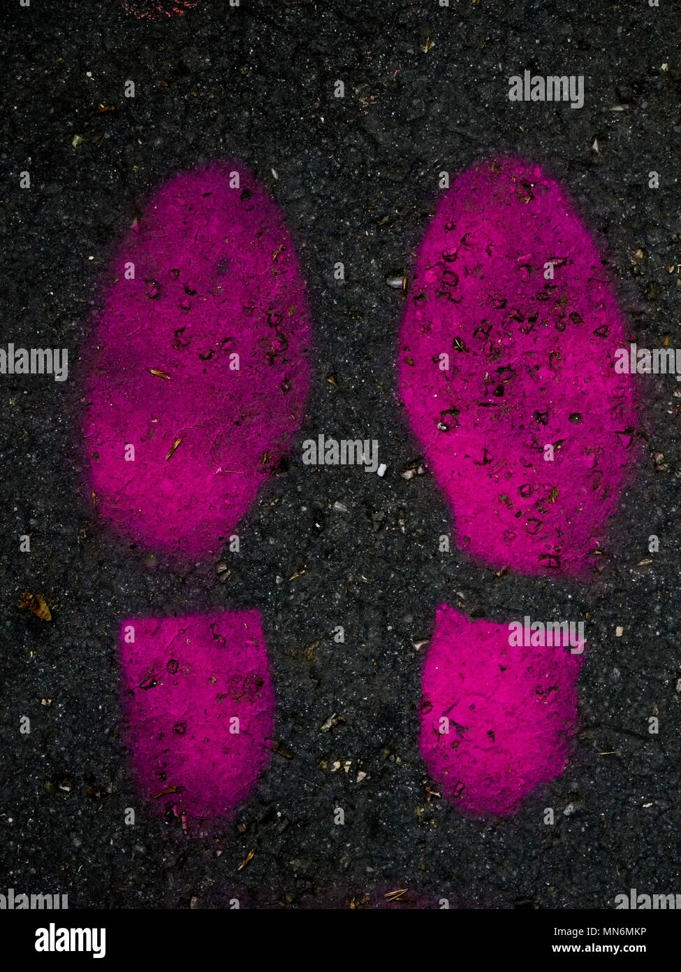 Footpah signs hi-res stock photography and images - Alamy