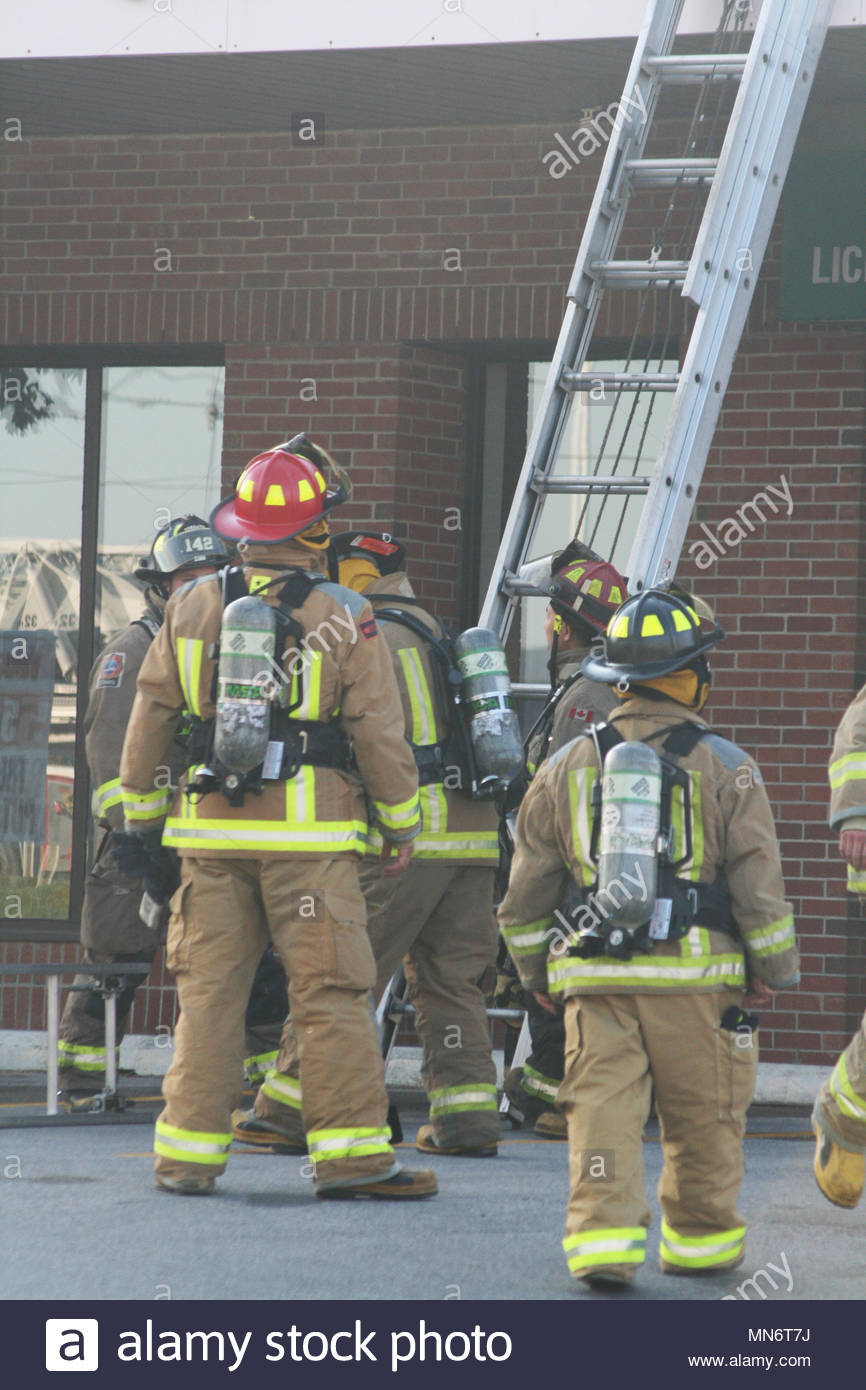 Burning Building Stock Photos & Burning Building Stock Images - Alamy