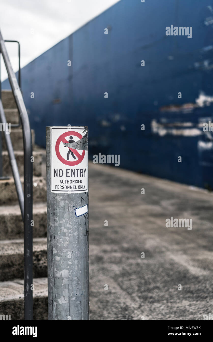 Private road no entry sign hi-res stock photography and images - Alamy