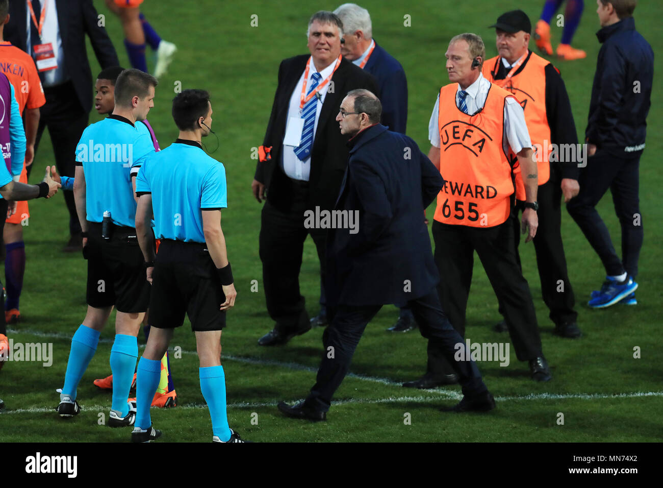 Republic of Ireland's senior team manager Martin O'Neill confronts ...
